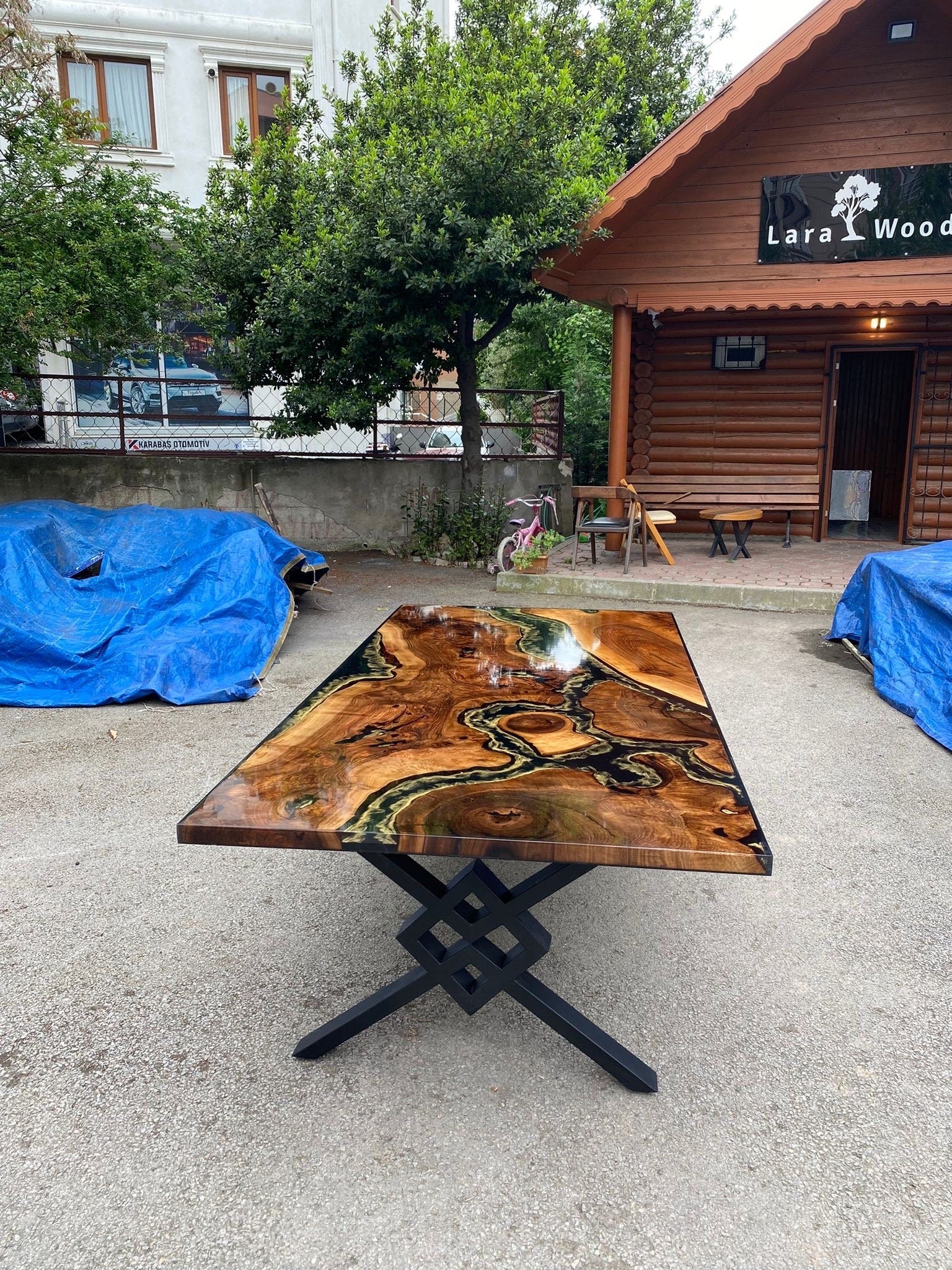 Gold Epoxy Table, Custom 96” x 48" Walnut Black Epoxy Shiny Table, Gol ...